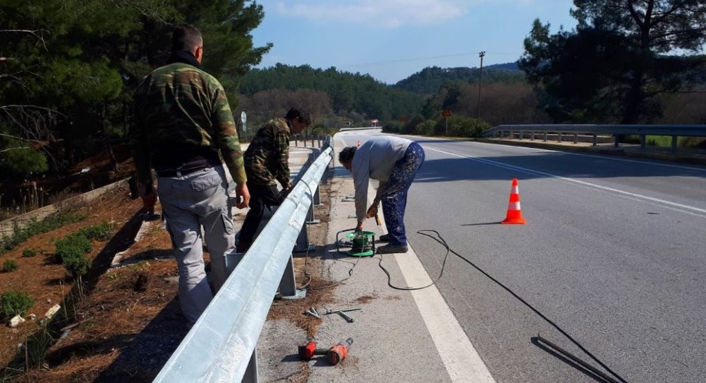 ΠΚΜ: Εργασίες αντικατάστασης στηθαίων ασφαλείας στην Εθνική Οδό 2 ...