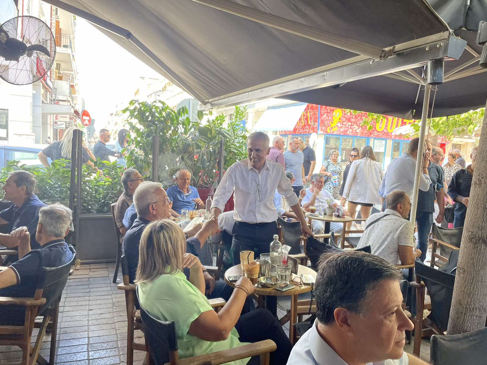 Στα καφέ και τα καταστήματα εστίασης του πεζόδρομου των Γιαννιτσών ο ...