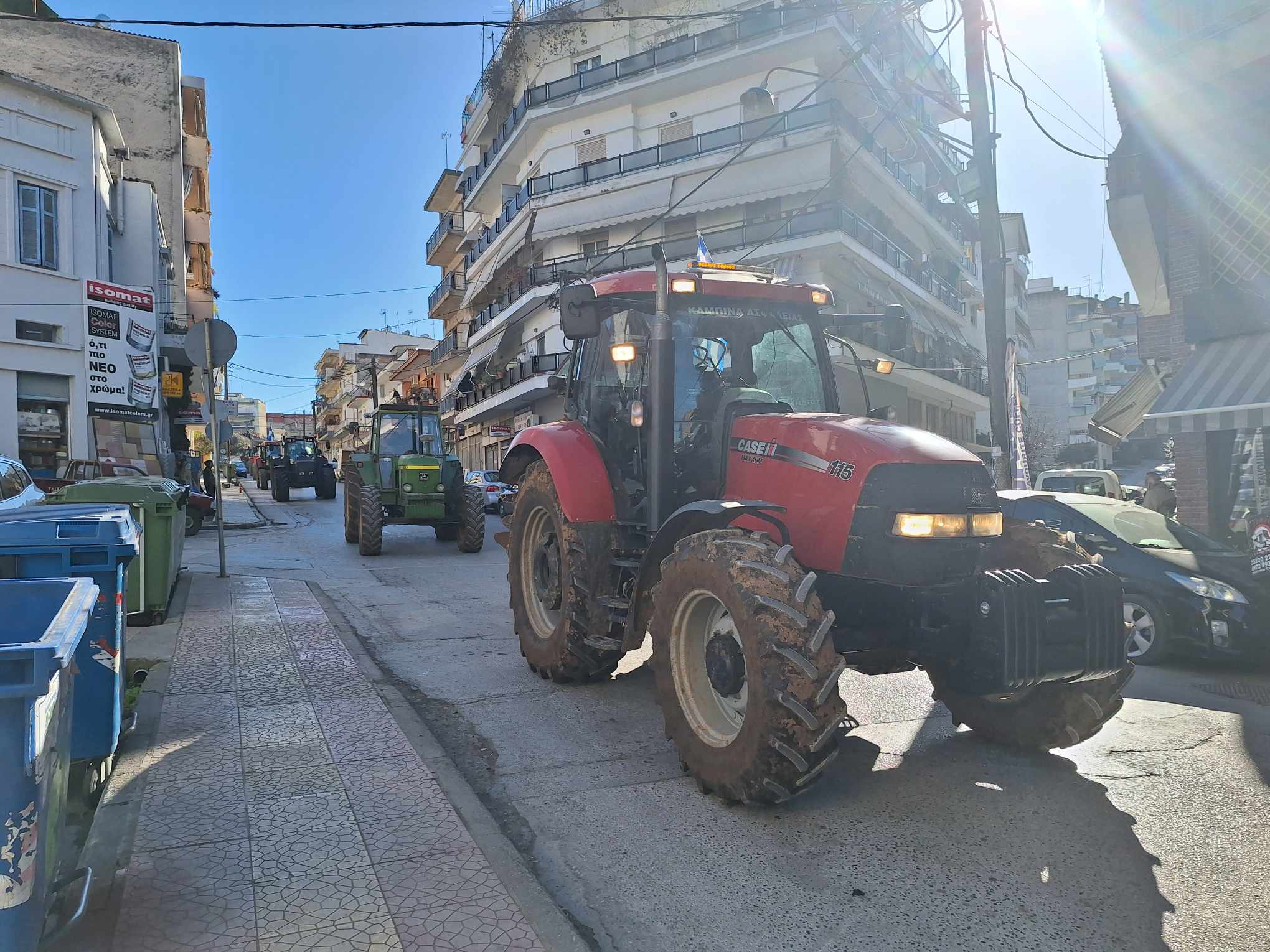 Πυκνώνουν τα μπλόκα οι αγρότες σε αναμονή της απάντησης της κυβέρνησης ...