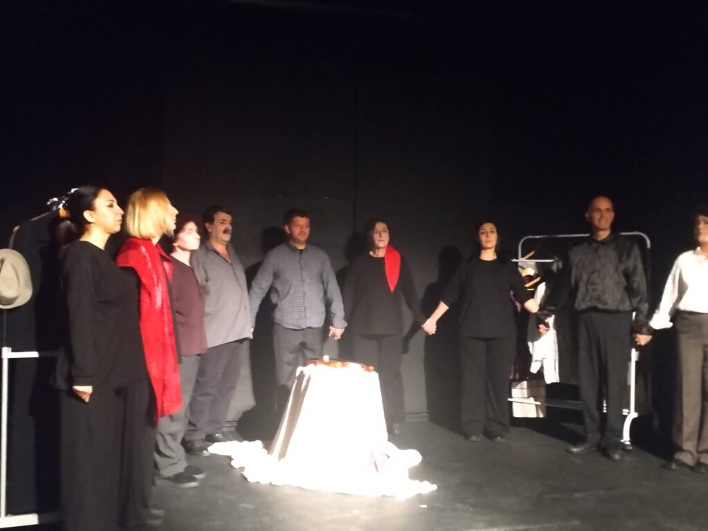 ΘΕΑΤΡΙΚΟ ΕΡΓΑΣΤΗΡΙ ΓΙΑΝΝΙΤΣΩΝ: Μια συγκλονιστική παράσταση για την ...