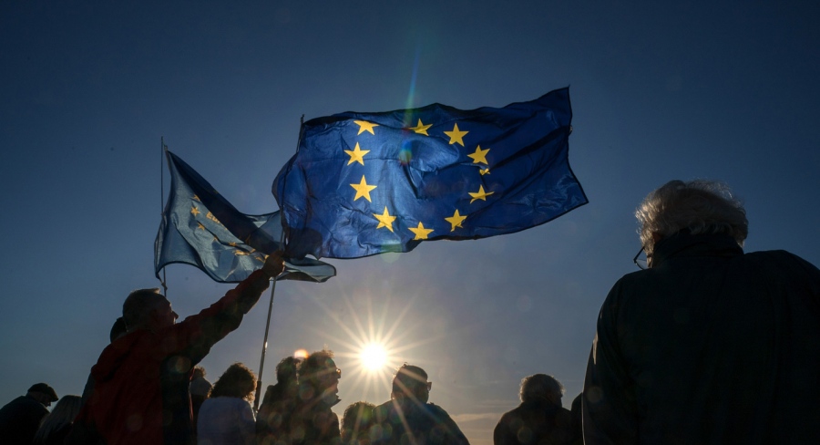 Μία γενιά που αμφισβητεί τη Δημοκρατία – Χάνουν την πίστη τους στο ...